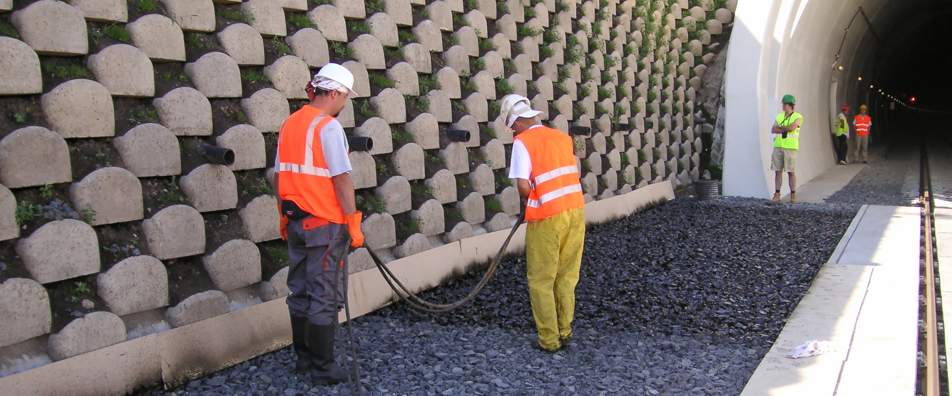 Encolado de balasto - MC-Bauchemie